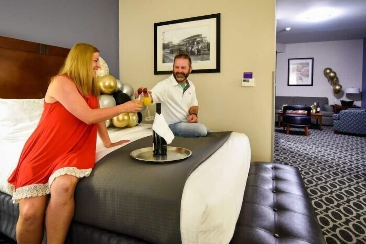 Suite, 1 cama king-size | Roupa hipoalergénica, secretária, ferro/tábua de engomar