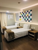 Quarto Twin Standard | Escrivaninha, Wi-Fi de cortesia, roupa de cama
