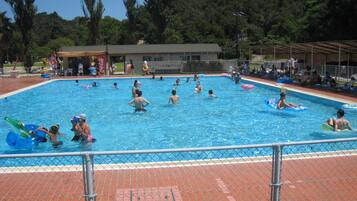 Piscina exterior sazonal