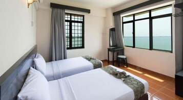 Apartamento Familiar, 3 quartos, vista para o mar | Cortinas/cortinados opacos, ferro/tábua de engomar, Wi-fi 