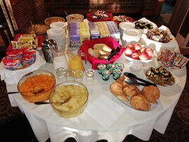 Café da manhã com buffet grátis todos os dias