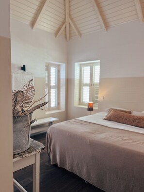 Apartamento, 2 quartos, vista para o oceano | Roupa de alta qualidade, minibar, cofre no quarto 