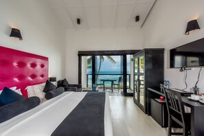 Quarto | Roupa de alta qualidade, minibar, cofre no quarto, camas desdobráveis 