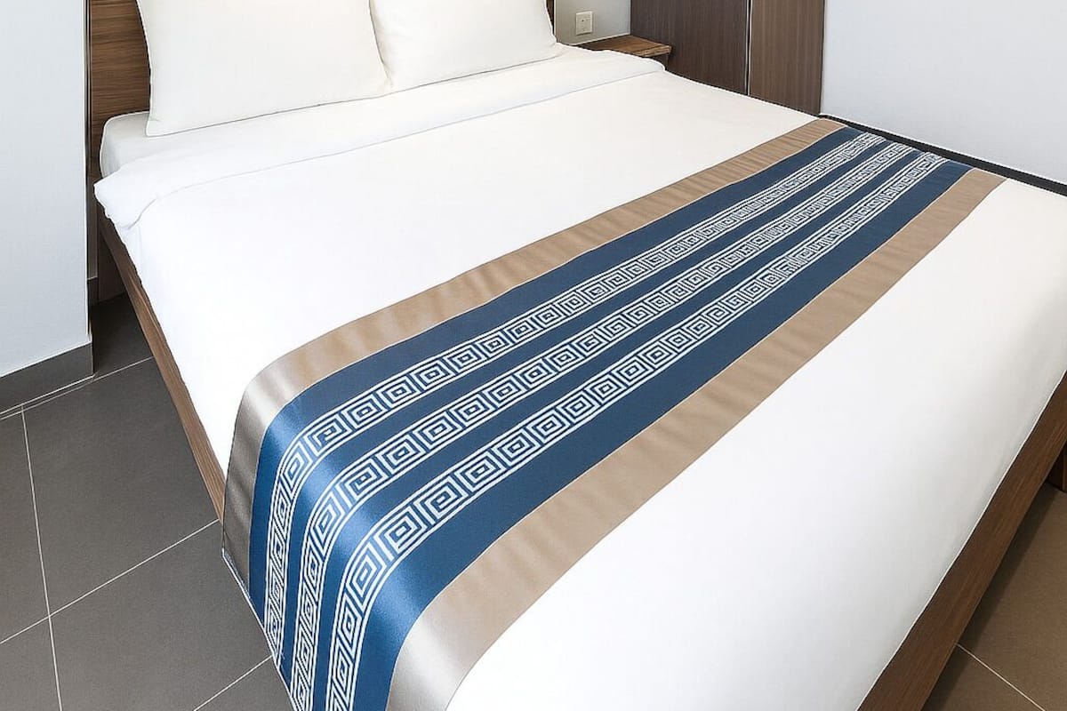 Quarto casal luxo | 1 quarto, escrivaninha, quartos à prova de som