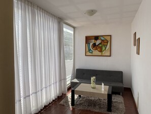 Suíte estúdio presidencial | Cofres nos quartos, ferros/tábuas de passar roupa, Wi-Fi de cortesia