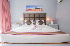 Quarto casal luxo | Frigobar, camas extras/dobráveis (sobretaxa), Wi-Fi de cortesia