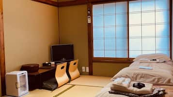 Quarto duplo tradicional, para não fumantes, banheiro compartilhado (Japanese Style) | Wi-Fi de cortesia, roupa de cama