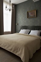 Quarto casal ou duplo superior, vista para a cidade | Frigobar, cofres nos quartos, ferros/tábuas de passar roupa