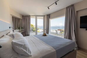 Quarto Duplo (Panoramic Sea View) | Roupa de alta qualidade, minibar, cofre no quarto, secretária 