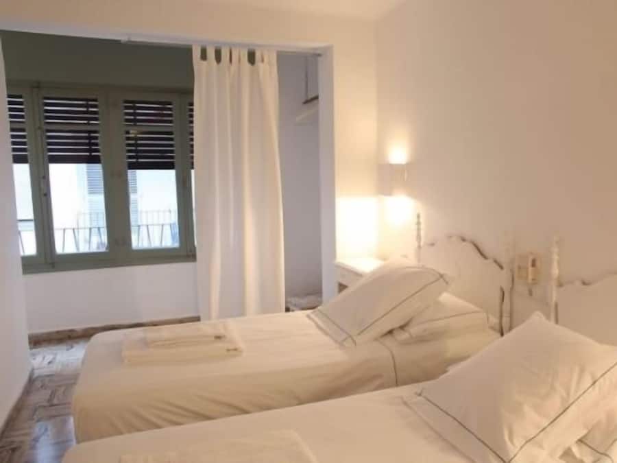 Quarto Duplo Standard, casa de banho partilhada | Ferro/tábua de engomar, Wi-fi grátis, roupa de cama fornecida