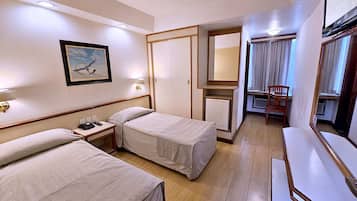 Quarto duplo superior | Frigobar, cofres nos quartos, escrivaninha, roupa de cama