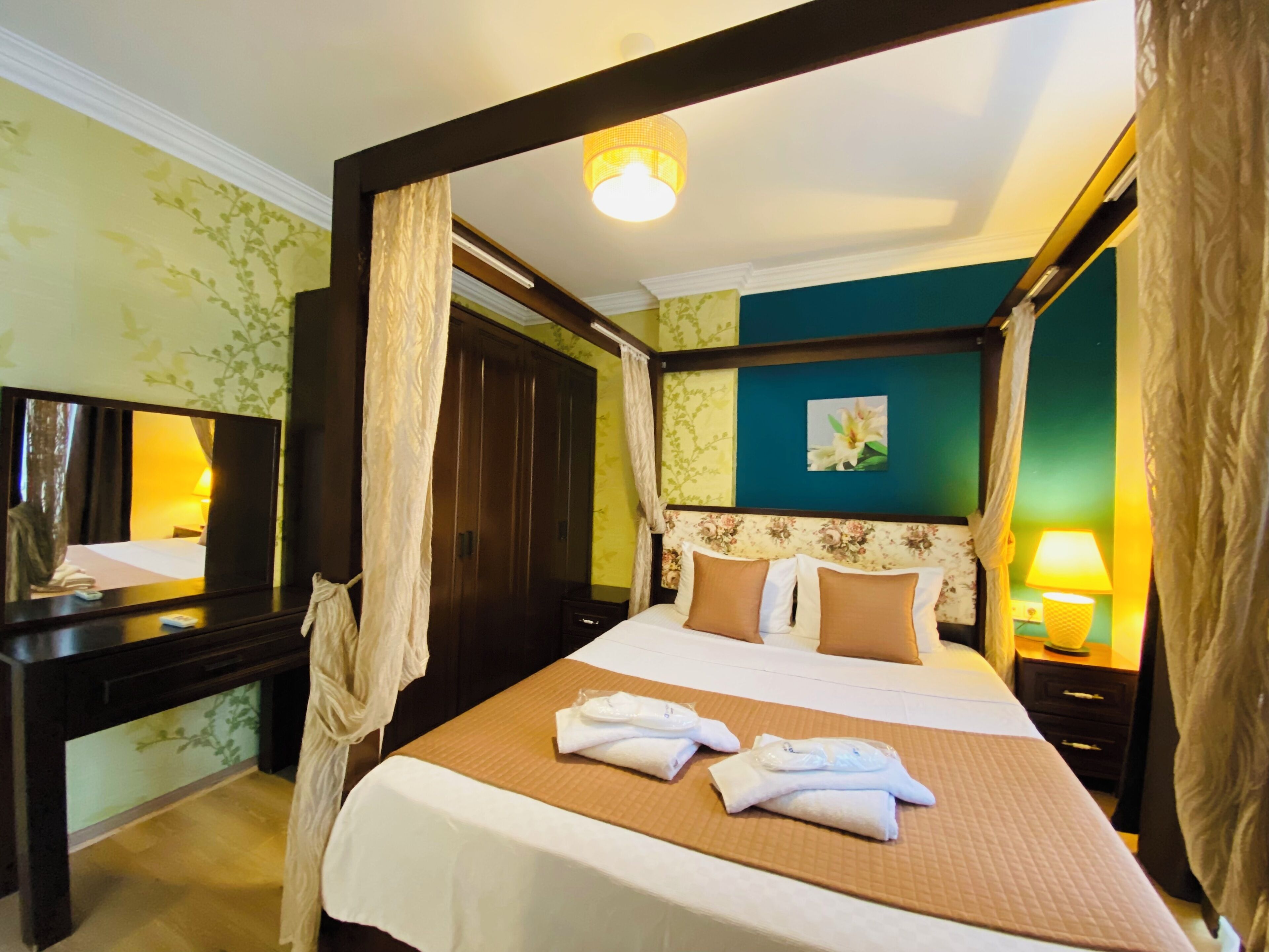 Green Suite | Individualmente decorados, individualmente mobiliados, escrivaninha