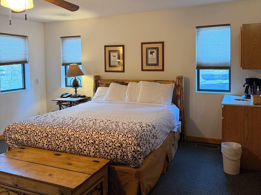 Ferro/tábua de engomar, roupa de cama fornecida