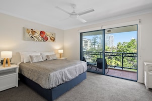 Villa, 2 quartos (Premium, Garden/River View) | Cofre no quarto, com decoração personalizada