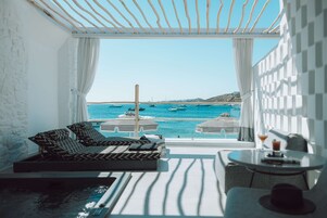 Suíte lua de mel, 1 cama King, banheira de imersão, vista para o mar | Vista do quarto