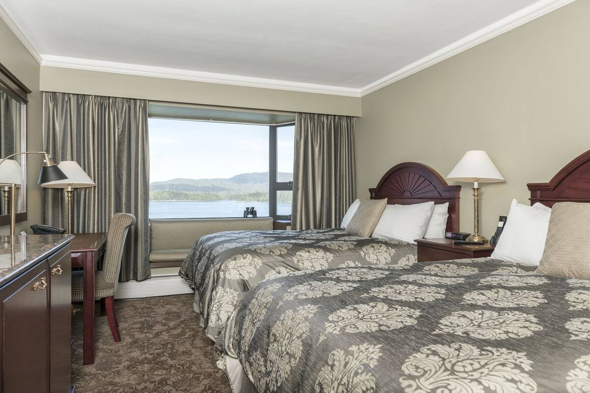 Quarto Deluxe, 2 camas de casal, vista para o porto | Roupa hipoalergénica, cofre no quarto, secretária 