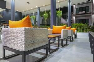 Área de estar no saguão