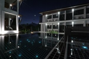 Piscina exterior, da(s) 09:00 à(s) 20:00, espreguiçadeiras 