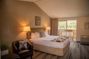 Quarto Deluxe, 1 cama king-size, vista para a montanha | Edredões de penas, cortinas/cortinados opacos, ferro/tábua de engomar 