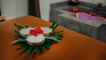 Salas para tratamentos a dois, banheira de hidromassagem