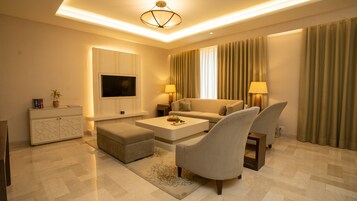 Suite Presidencial, 1 cama king-size | Sala de estar | Televisor LED 