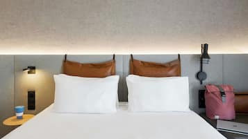 Family Room Mega, 1 Queen, 1 Twin, 2 Bunks | Cortinas/cortinados opacos, ferro/tábua de engomar, Wi-fi grátis