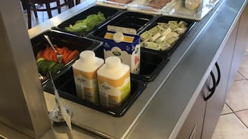Café da manhã com buffet grátis todos os dias