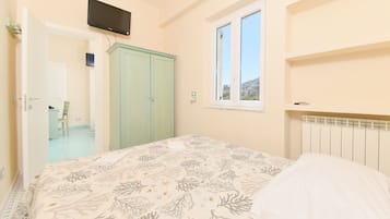 Quarto quádruplo | Frigobar, escrivaninha, espaço de trabalho para notebook