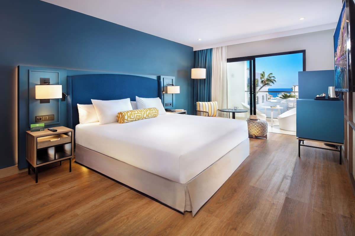 Minibar, cofre no quarto, Wi-fi grátis, roupa de cama fornecida 