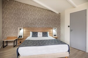 Quarto Comfort | Secretária, secretária adequada para computadores portáteis