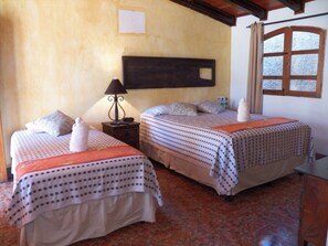 Quarto Standard | Roupa de alta qualidade, com decoração personalizada 