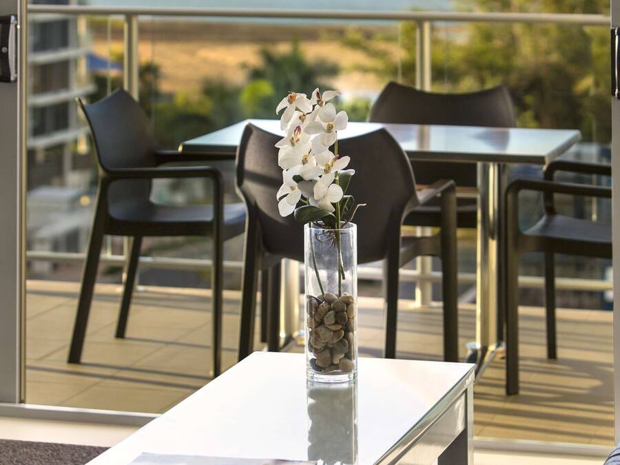 Espaço de trabalho para notebook, Wi-Fi de cortesia, roupa de cama