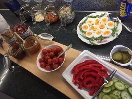 Pequeno-almoço tipo buffet incluído aos fins de semana 