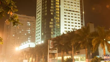 Fachada do alojamento (tarde/noite)