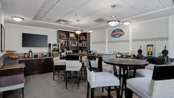 Café da manhã continental grátis todos os dias