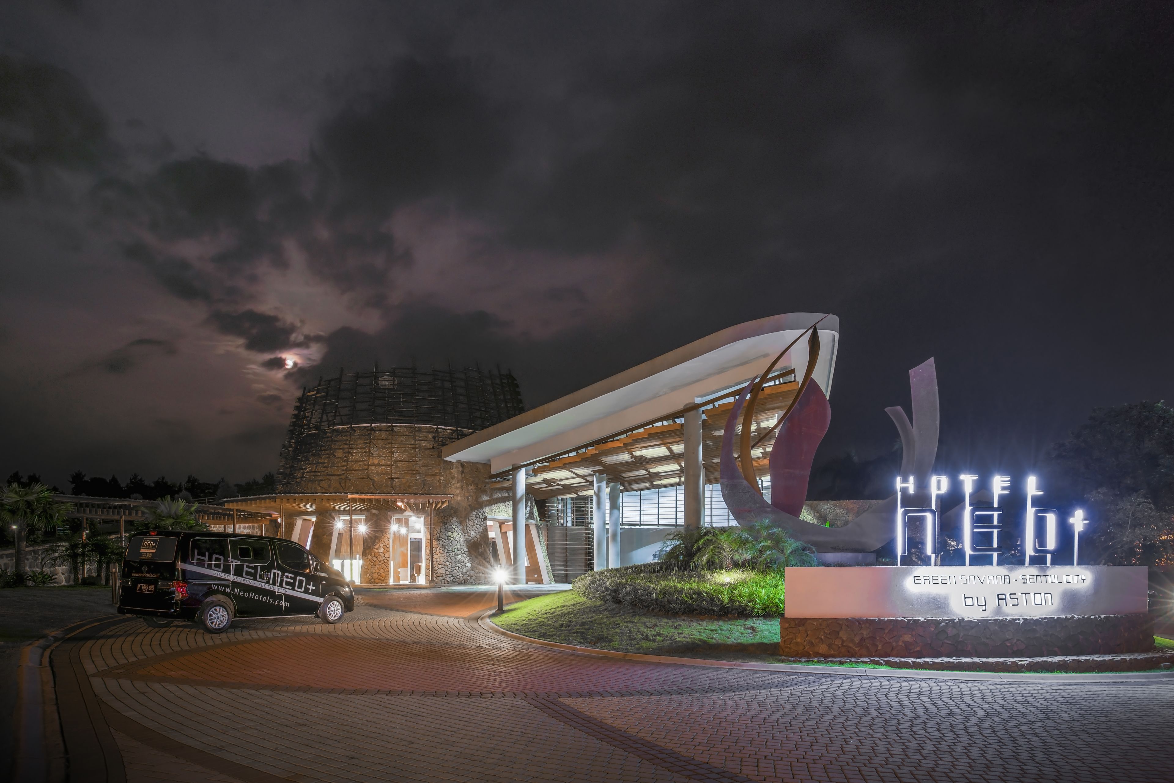 Hotel Neo+ Green Savana Sentul City by ASTON Reviews, Deals & Photos ...