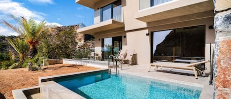 Suite with Side Sea View and Private Pool | Piscina
