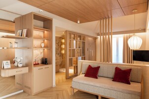 SOULFUL Suite, Front Sea View | Roupa de alta qualidade, edredões de penas, cofre no quarto, secretária 