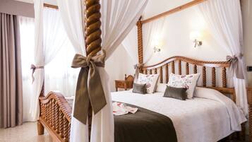 Cofre no quarto, secretária