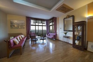 Área de estar no saguão