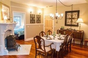 Raven's Nest | Sala | Televisor 