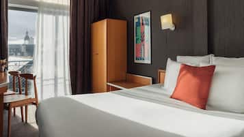 Roupa de alta qualidade, minibar, secretária