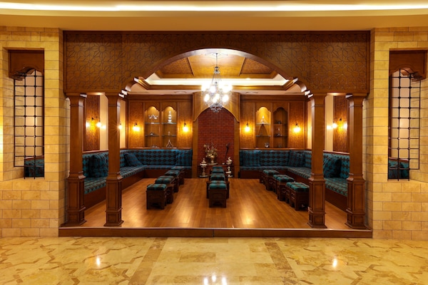 4 bares/lounges