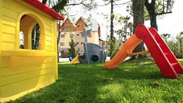 Área de recreio para crianças (ao ar livre)