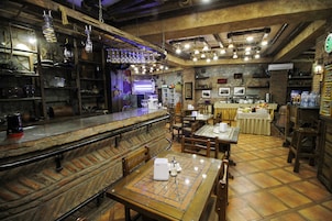 2 bares/lounges 