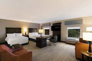 Roupas de cama antialérgicas, cofres nos quartos, escrivaninha