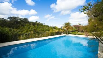 Piscina exterior, da(s) 8:30 à(s) 20:00, espreguiçadeiras