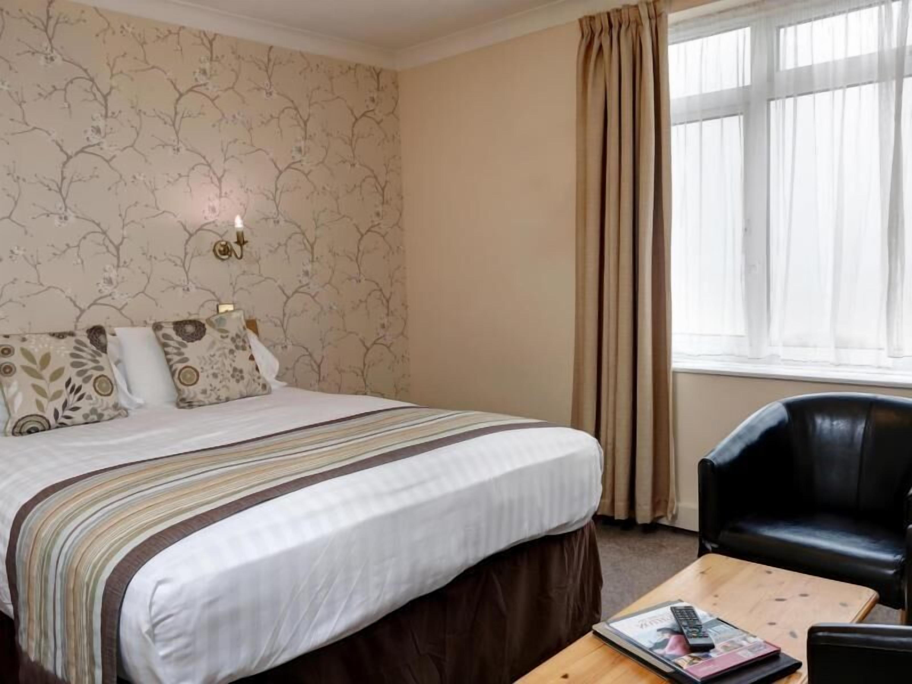 Escrivaninha, ferros/tábuas de passar roupa, Wi-Fi de cortesia