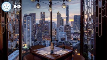 2 restaurantes, pequenos-almoços servidos, cozinha internacional