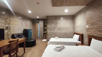 Suite Room With Garden View | Cortinas/cortinados opacos, Wi-fi